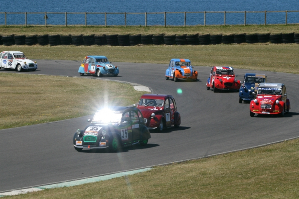 24hr race entries open – Classic 2CV Racing Club