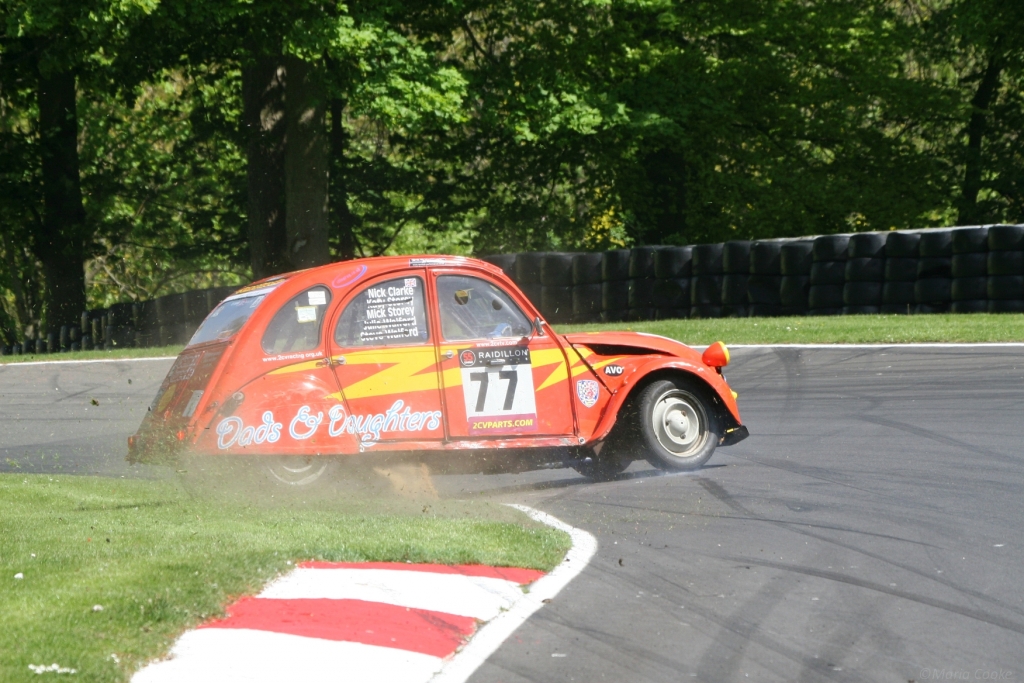 About the 2CV 24 hour race – Classic 2CV Racing Club