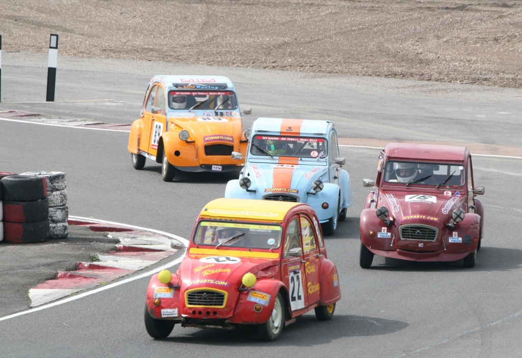 About the 2CV 24 hour race – Classic 2CV Racing Club